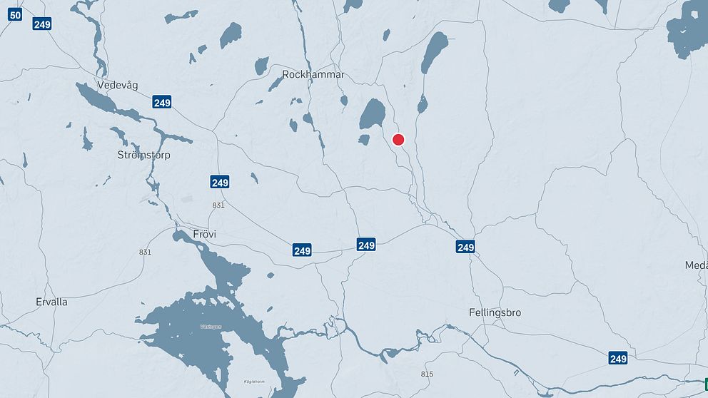 Bilist körde in i träd utanför Frövi – allvarligt skadad | SVT Nyheter