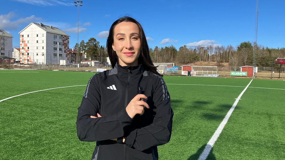 Selma är näst yngsta domaren i damallsvenskan – drömmer om att göra det ...