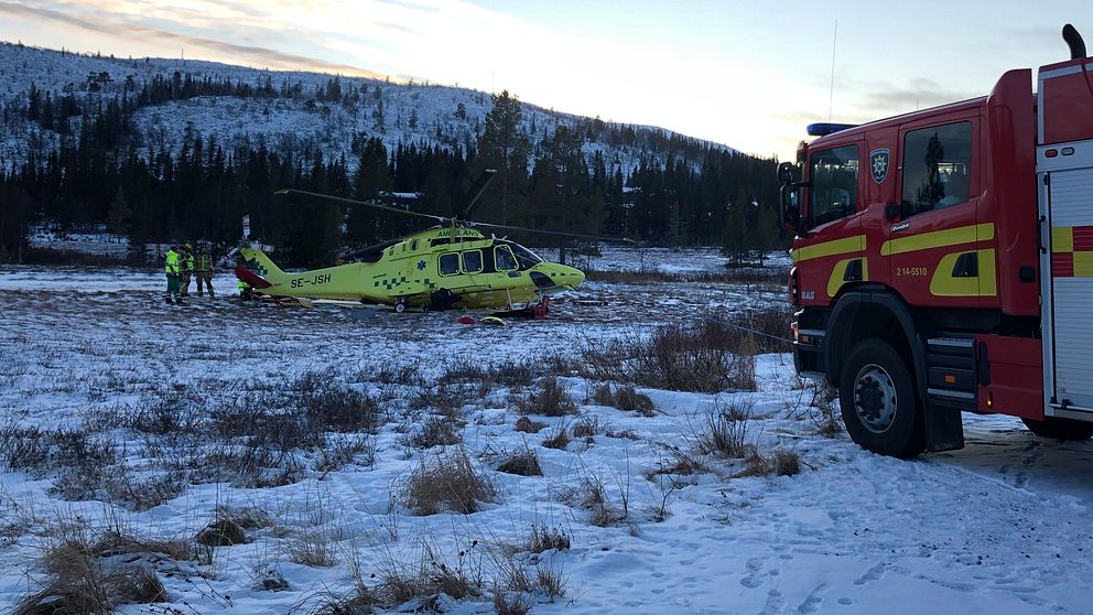 Ambulanshelikopter fastnade på myr i Vemdalsskalet | SVT Nyheter