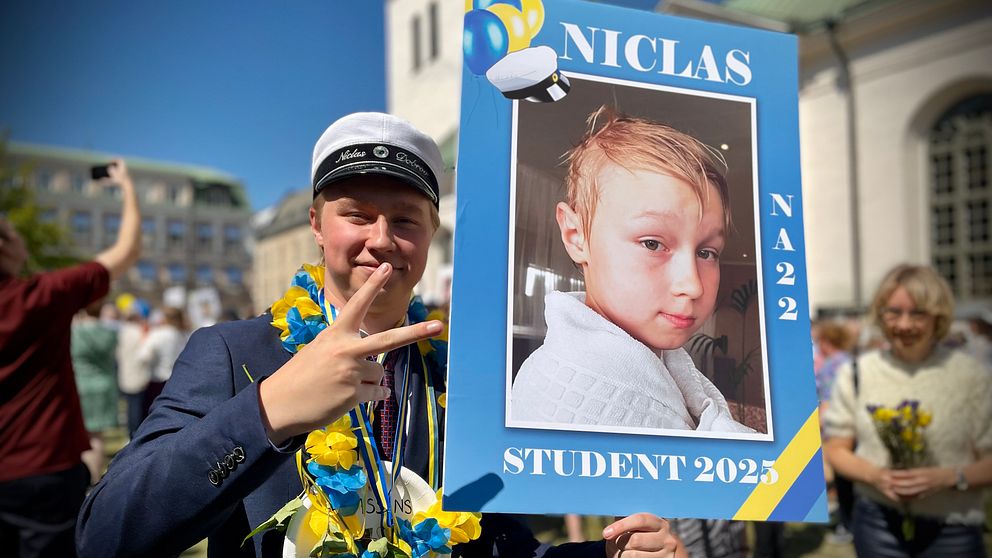 Skolans allra sista avslutning: ”Lite som en begravning” | SVT Nyheter