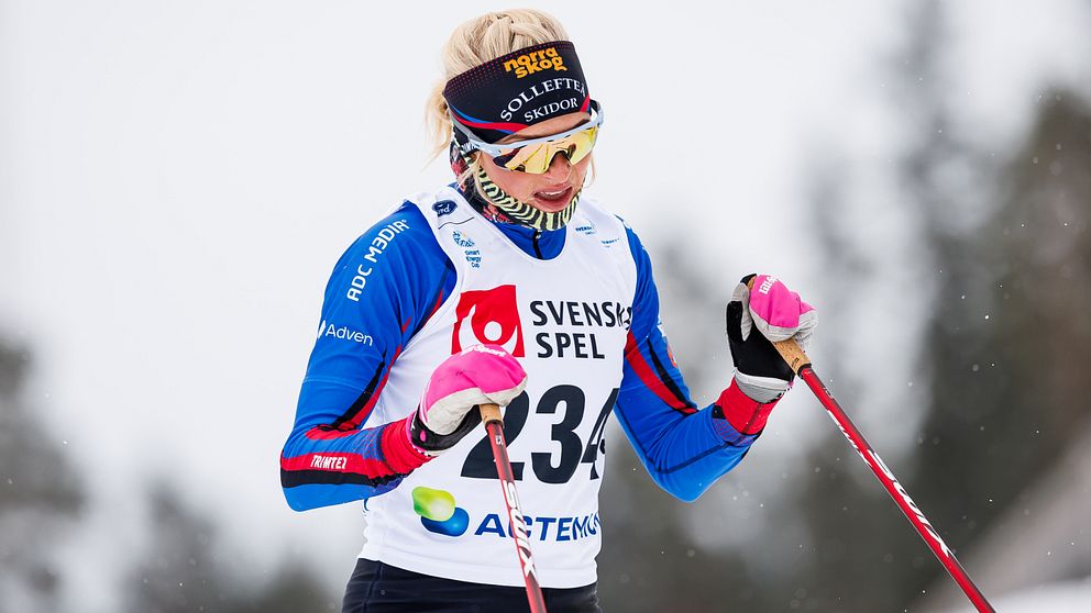 Längdskidor: Frida Karlsson självkritisk efter bakslaget: ”Fan vad dum jag är” | SVT Sport