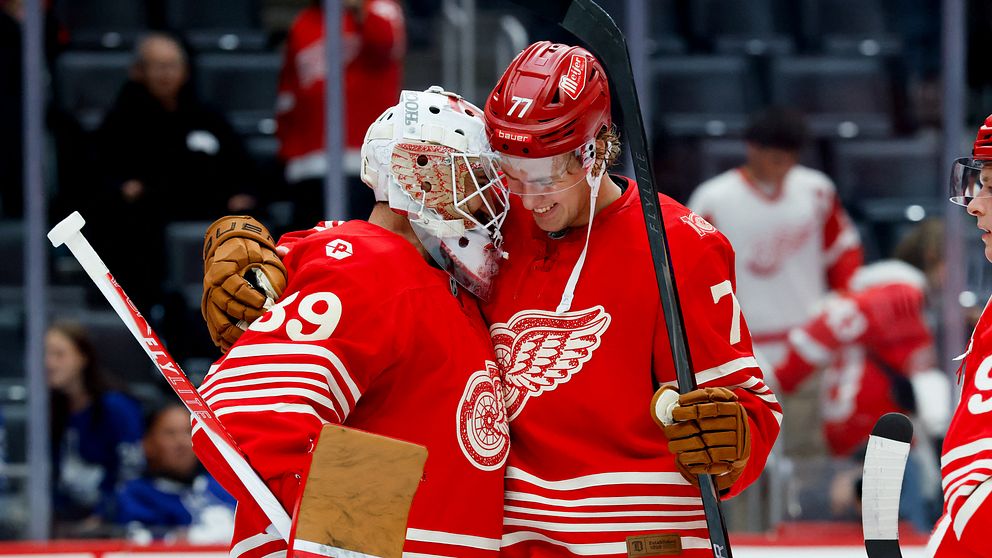 Ishockey: Lucas Raymond och Simon Edvinsson bakom Detroits seger | SVT ...
