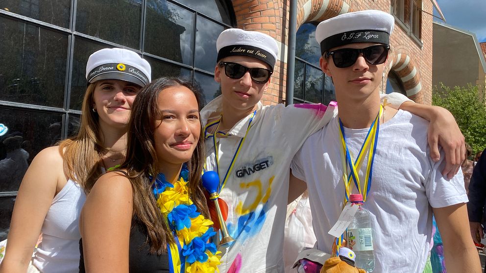 Glada studenter livade upp Östersunds gator | SVT Nyheter