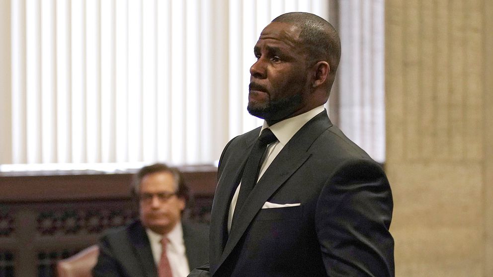 R Kelly anklagar fängelsepersonal för mordplaner | SVT Nyheter
