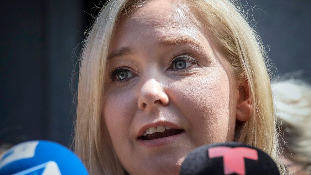 Prins Andrew ger upp sina kungliga titlar | SVT Nyheter