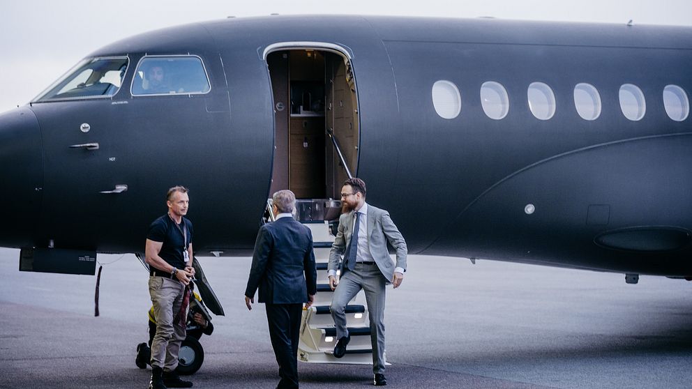 Här är Saeed Azizi och Johan Floderus på svensk mark | SVT Nyheter