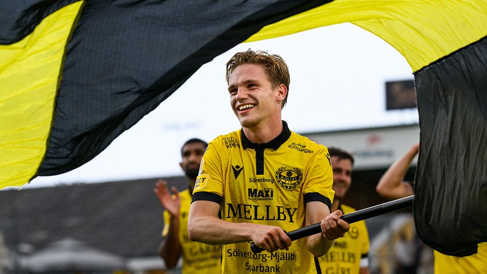 Fotboll: Alla allsvenska övergångar under sommaren 2025 | SVT Sport