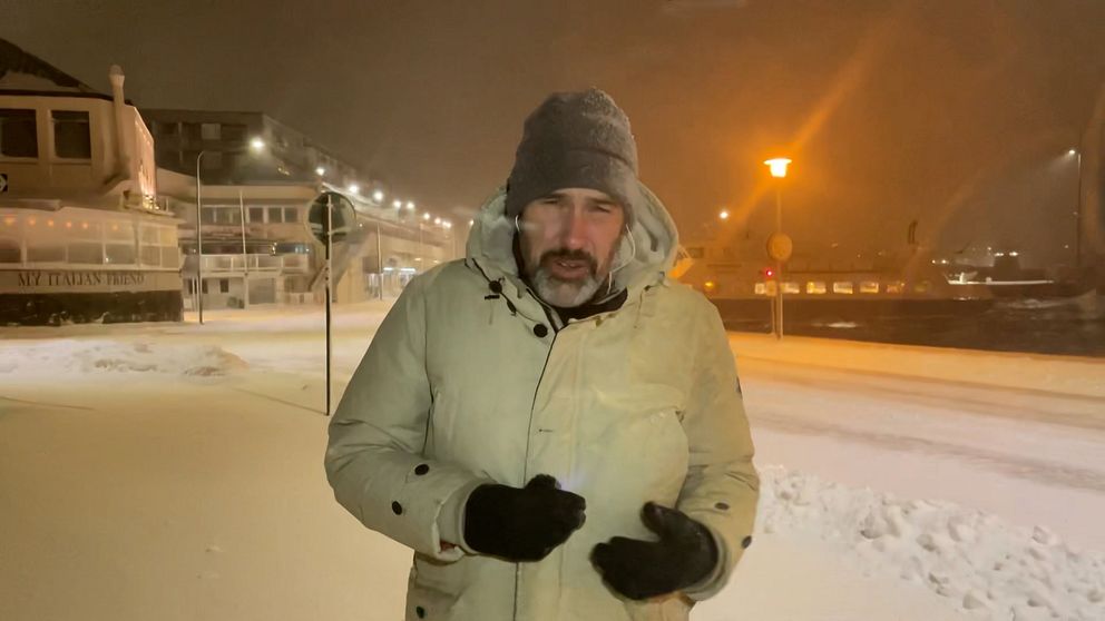 SVT:s reporter i snökaoset i Lysekil: "Det är svårt att ta sig fram ...