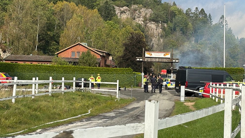 Skarpladdad bomb hittad vid Hells Angels-gård i Gunnilse efter brand ...