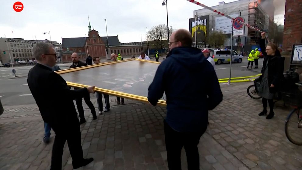 Historiska tavlor räddas från börshusbranden – Storbrand i Börsen i ...