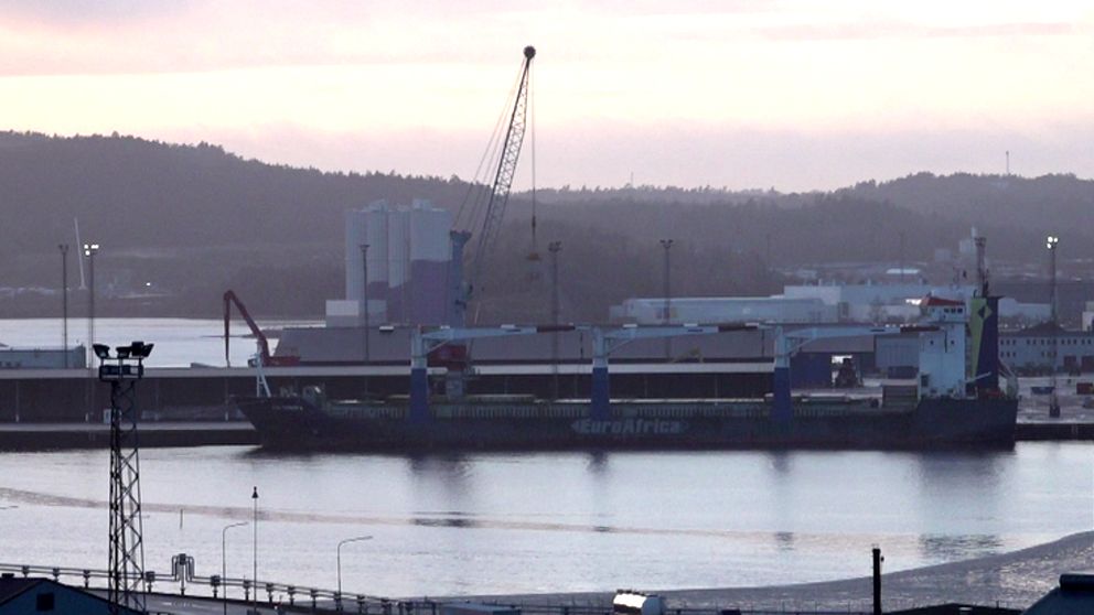 Fartyg med explosiv last har lämnat Uddevalla | SVT Nyheter