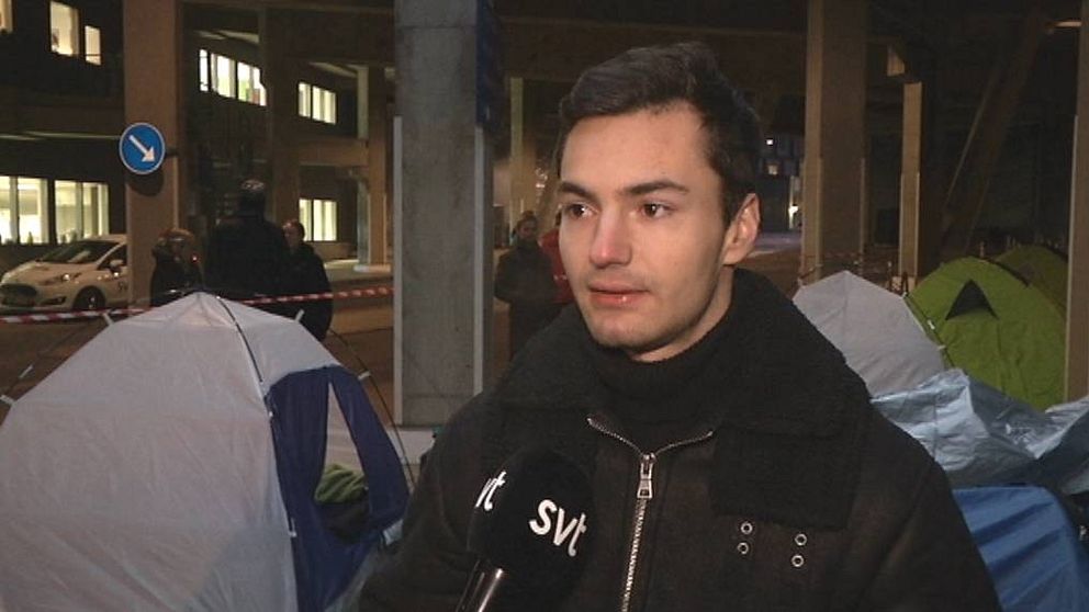 Adrian har tältat hela veckan för att se Kents avsked | SVT Nyheter