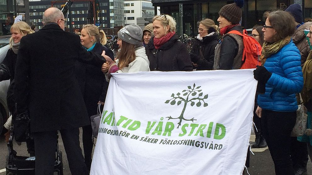 Nya protester från barnmorskorna | SVT Nyheter