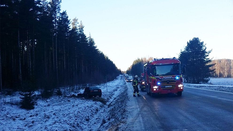 Trafikolycka utanför Borlänge – tre bilar inblandade | SVT Nyheter