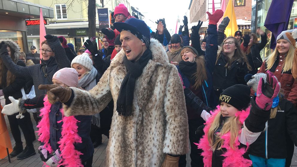 Iskall mellofilm ska värma publiken på lördag | SVT Nyheter