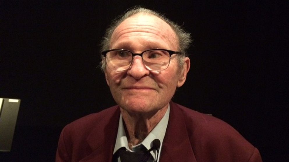 Förintelseöverlevare föreläste för skolelever | SVT Nyheter