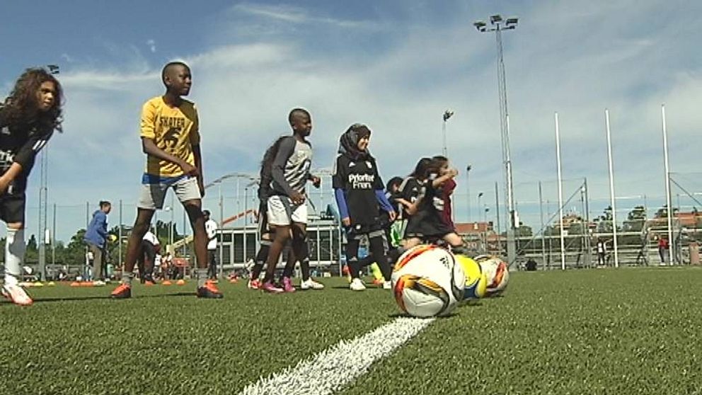 Fotbollscup för integration | SVT Nyheter