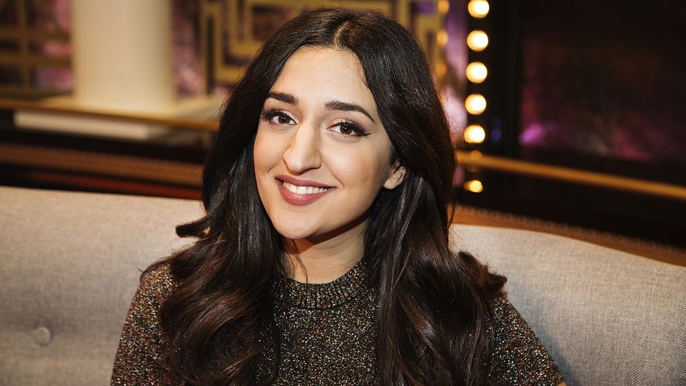 Parisa Amiri ny programledare för Kobra | SVT Nyheter