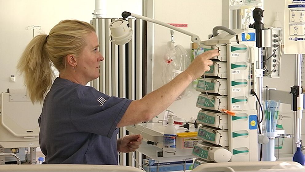 Här är sjuksköterskan som tjänar 43.000 kronor i månaden | SVT Nyheter