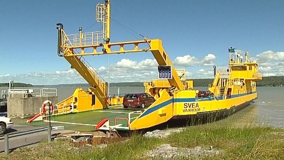 Tekniskt fel stoppar vägfärjan över Bråviken | SVT Nyheter