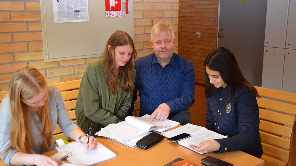 Lärar-Fredriks Youtube-kanal sprids över världen | SVT Nyheter