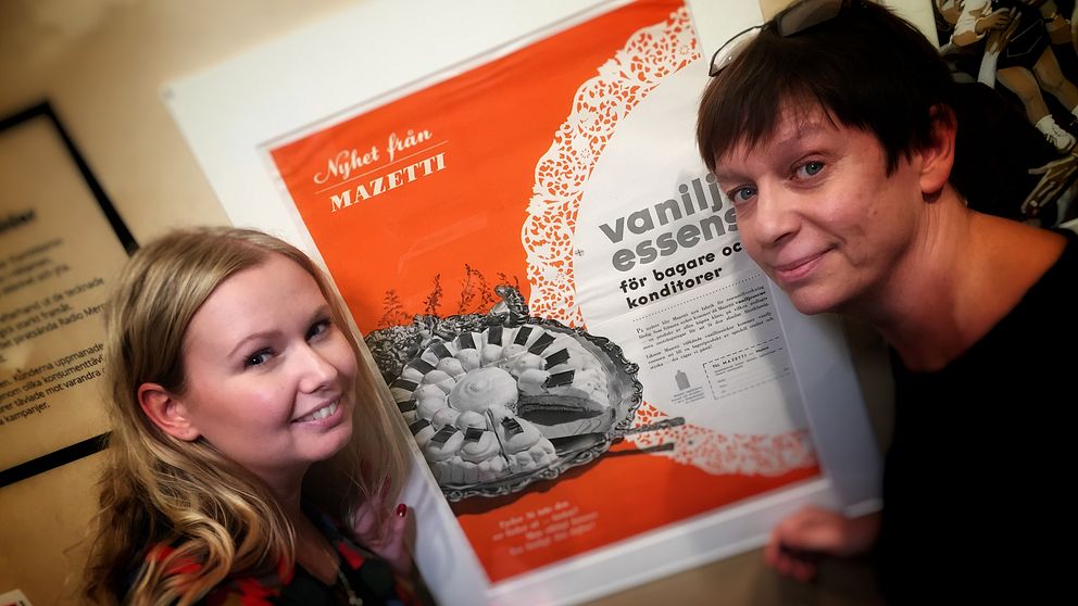 Hundra år av reklam på Landskrona museum | SVT Nyheter