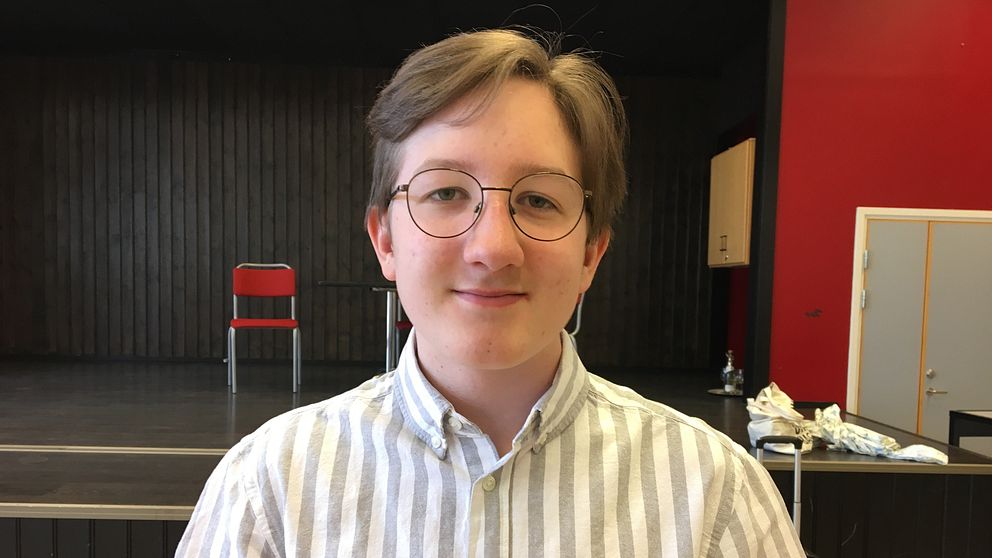 13-årige Antons pjäs sätts upp på Nora teater | SVT Nyheter