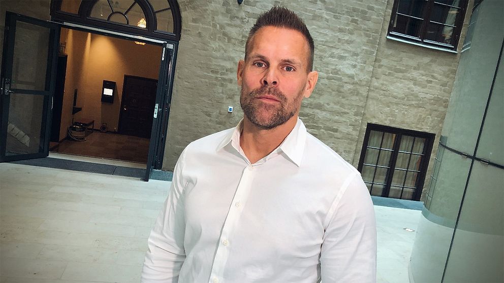 Beslut: Ytterligare två miljoner i skadestånd till Jonas Falk | SVT Nyheter