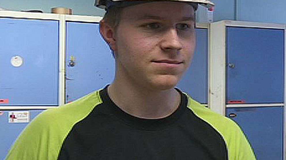 Han bytte skolbänken mot ”kapsexan” – tar ändå studenten | SVT Nyheter