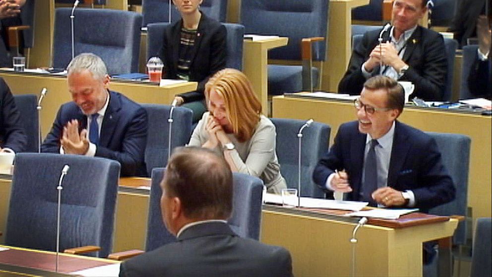 Smockor, utsträckta händer och gapskratt – så var partiledardebatten ...