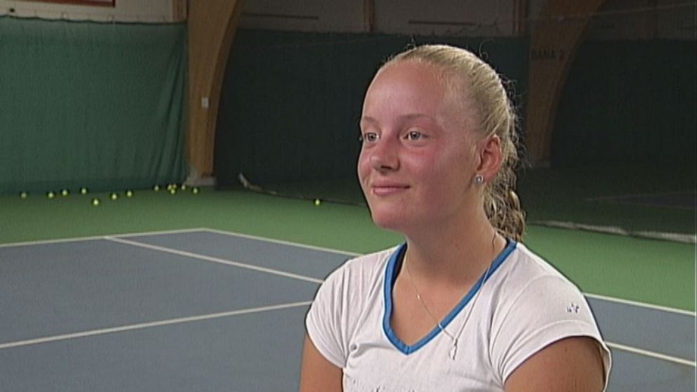 Stina Larsson är nordisk mästare i tennis | SVT Nyheter