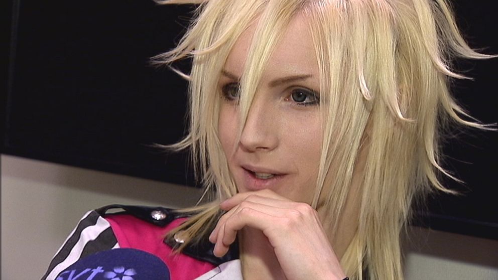 Yohio gör musikaldebut | SVT Nyheter