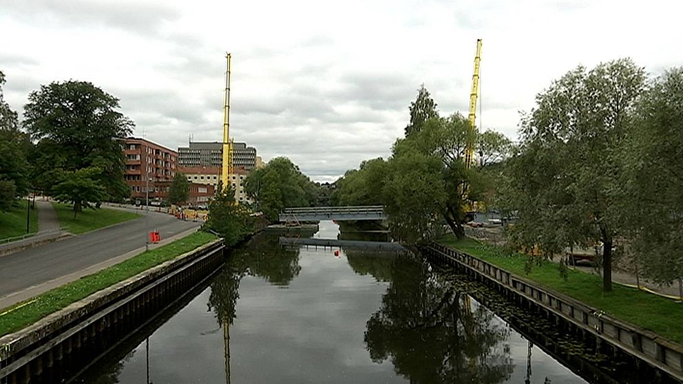 Ny provisorisk bro växer fram i Sundsvalls centrum | SVT Nyheter