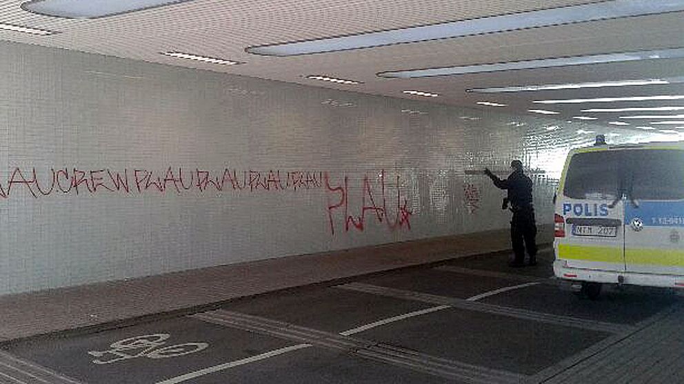 Sara Lidmans tunnel nedklottrad | SVT Nyheter