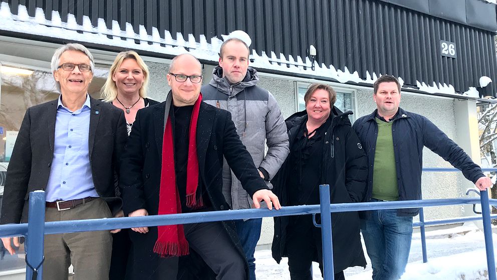 Kommunledningen möttes upp i Oxhagen | SVT Nyheter