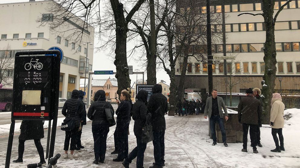 Polishuset i Örebro utrymdes efter larm | SVT Nyheter