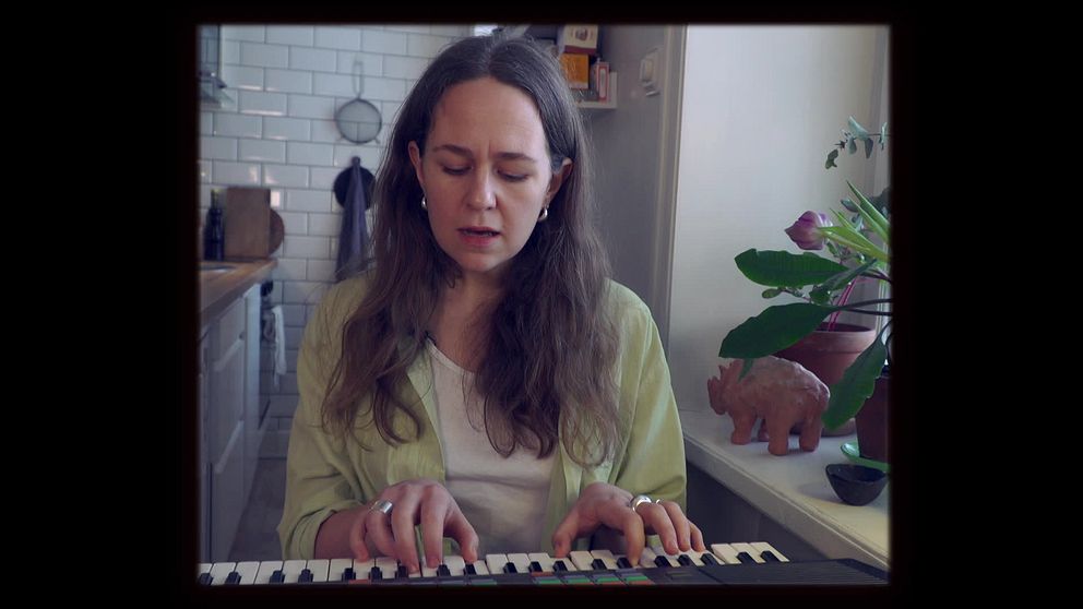 Alice Boman: ”Kärlek är att vara beroende” | SVT Nyheter