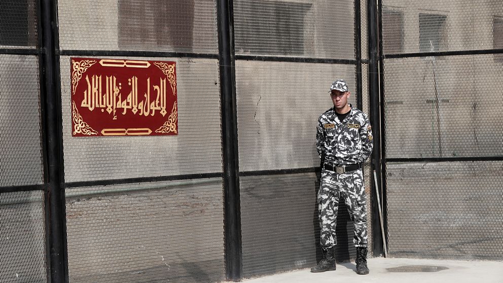 Filmare död i fängelse – hånade Egyptens president med musikvideo | SVT ...