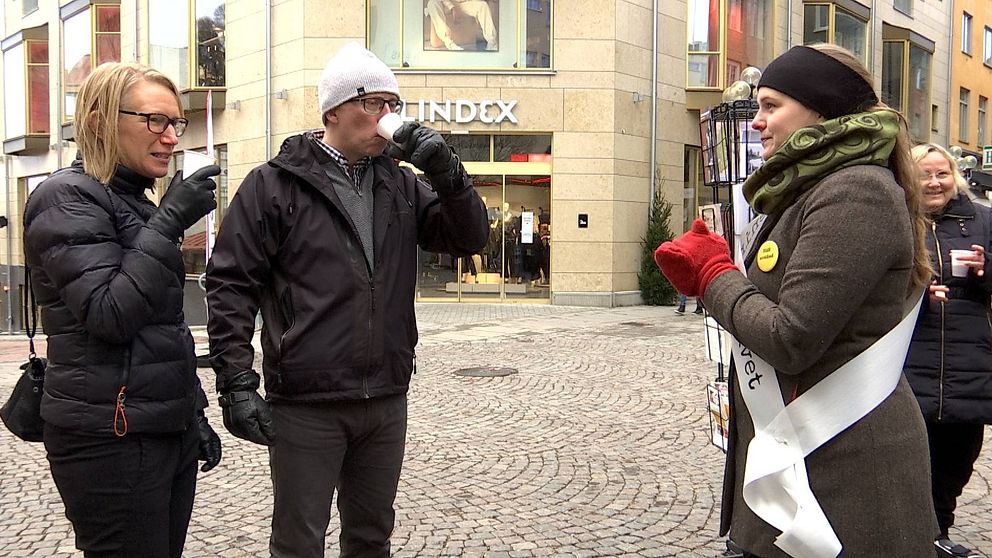 Amanda Vesterlund saluför historiska arkiv med gammal glögg | SVT Nyheter