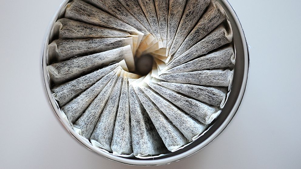 Nu sänker regeringen skatten på snus – så mycket kostar en dosa | SVT ...