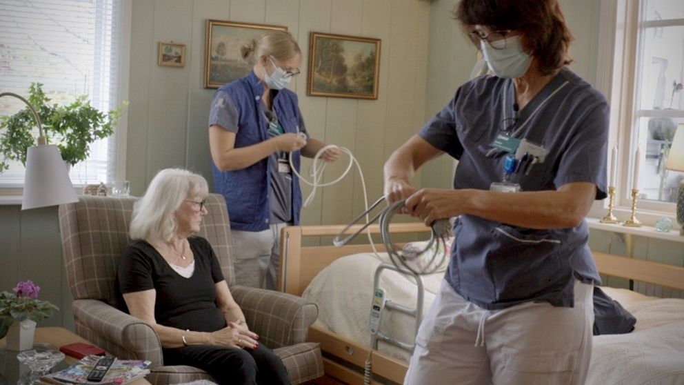 Pandemin stängde mottagning – gick över till hembesök | SVT Nyheter