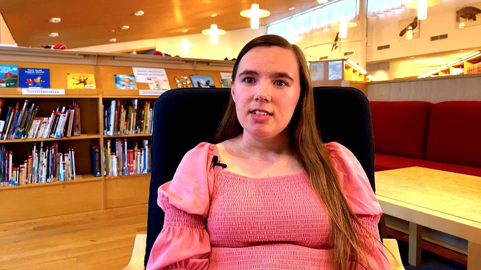 Hennes första bok är nominerad till Augustpriset | SVT Nyheter