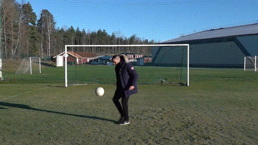 Nystart för nattfotboll i Våxnäshallen i Karlstad | SVT Nyheter