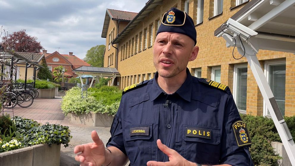 Här tältar resenärerna vid Landvetter för att få provisoriskt pass ...