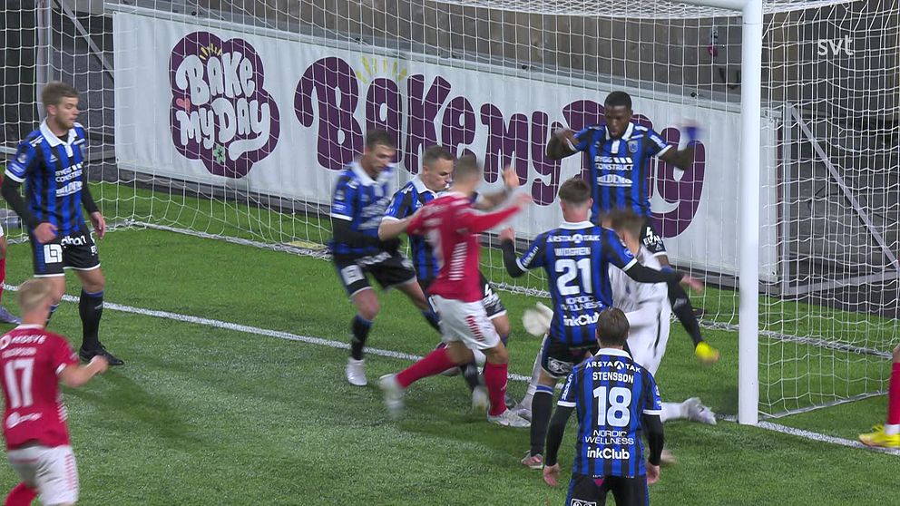 Fotboll: Se Kalmars trippelmiss (!) – kryssade mot Sirius | SVT Sport