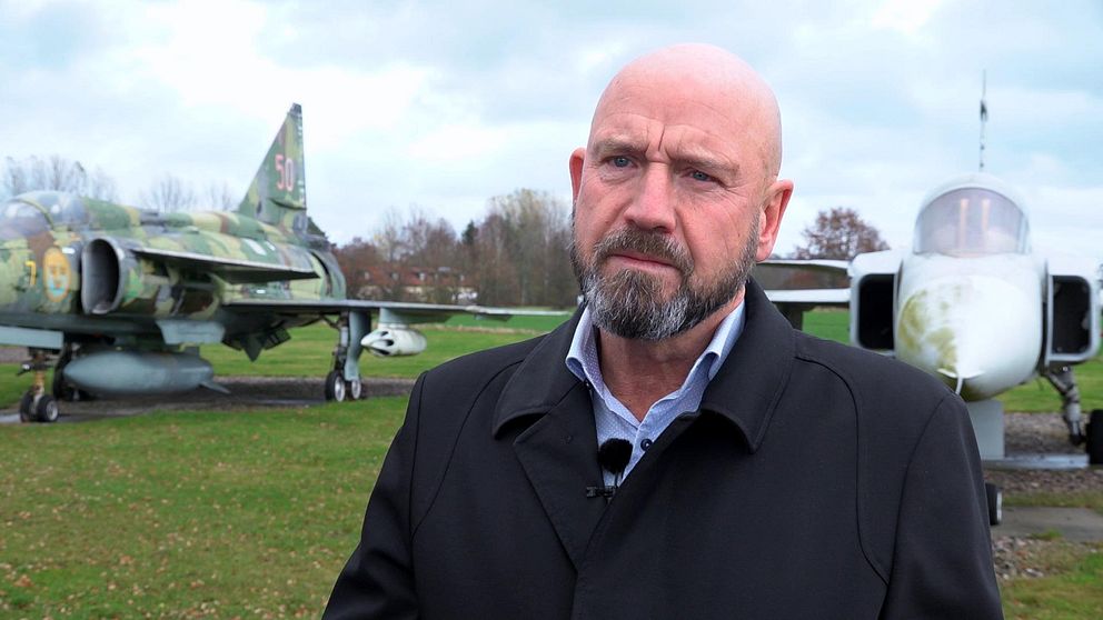 Nya flygvapenchefen besökte Skaraborgs flygflottilj F7 | SVT Nyheter