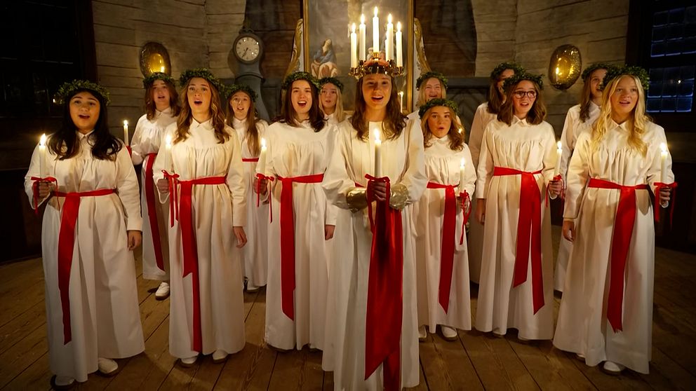 Se Luciatåget på Skansen i Stockholm | SVT Nyheter