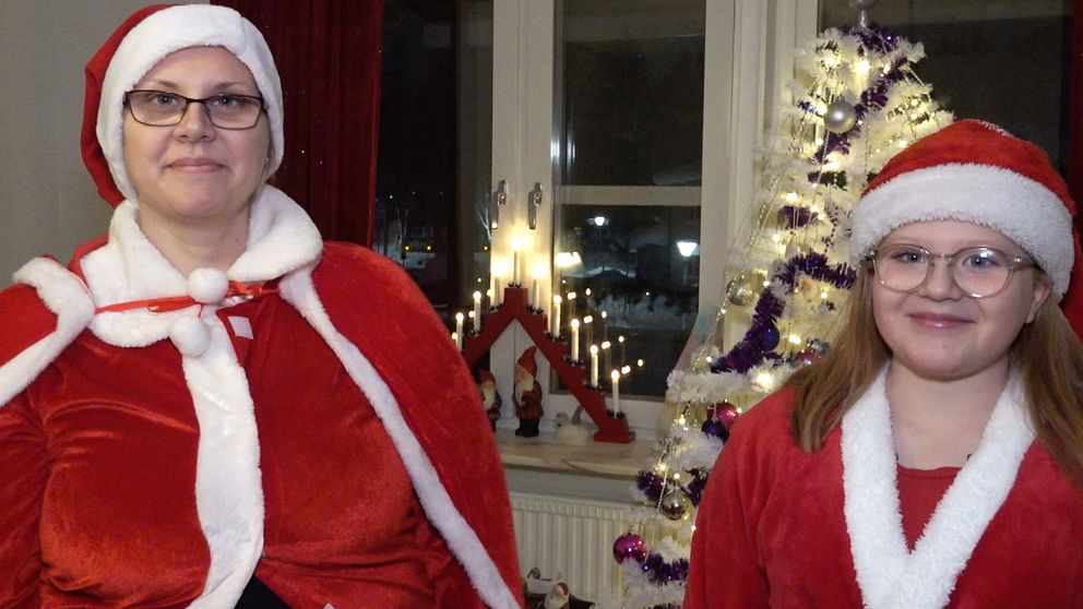 Beatrice och Olivia hjälper jultomten – delar ut klappar på julafton ...