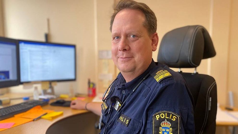 Jonas ska bli polis i sin hemstad Sollefteå – visar upp nya jobbet ...