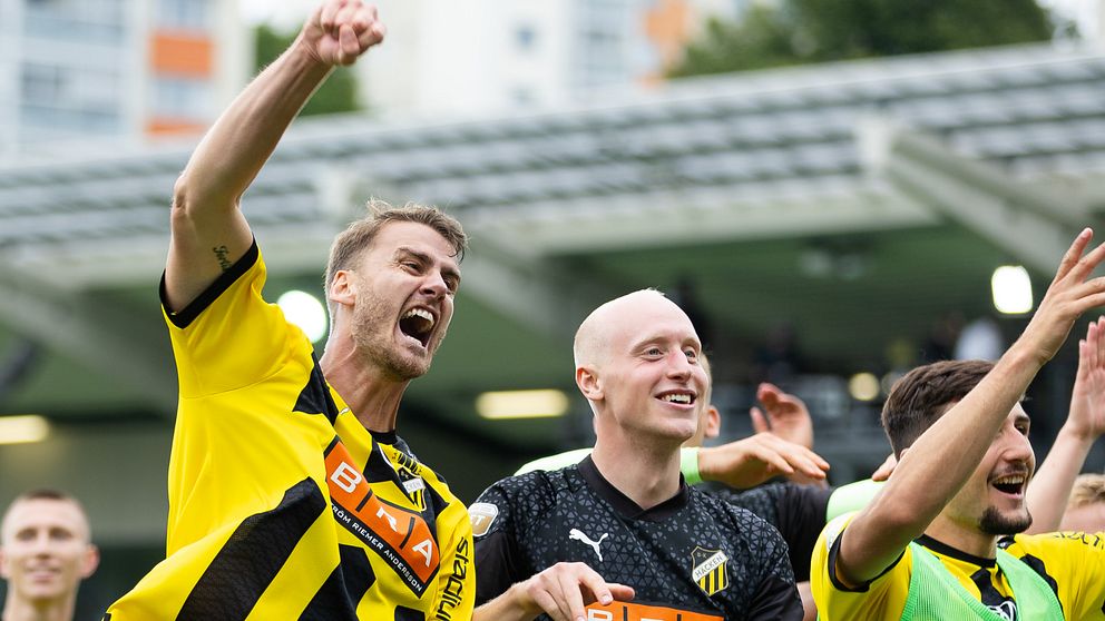 Fotboll: Häcken vann mot Elfsborg – trots det röda kortet | SVT Sport